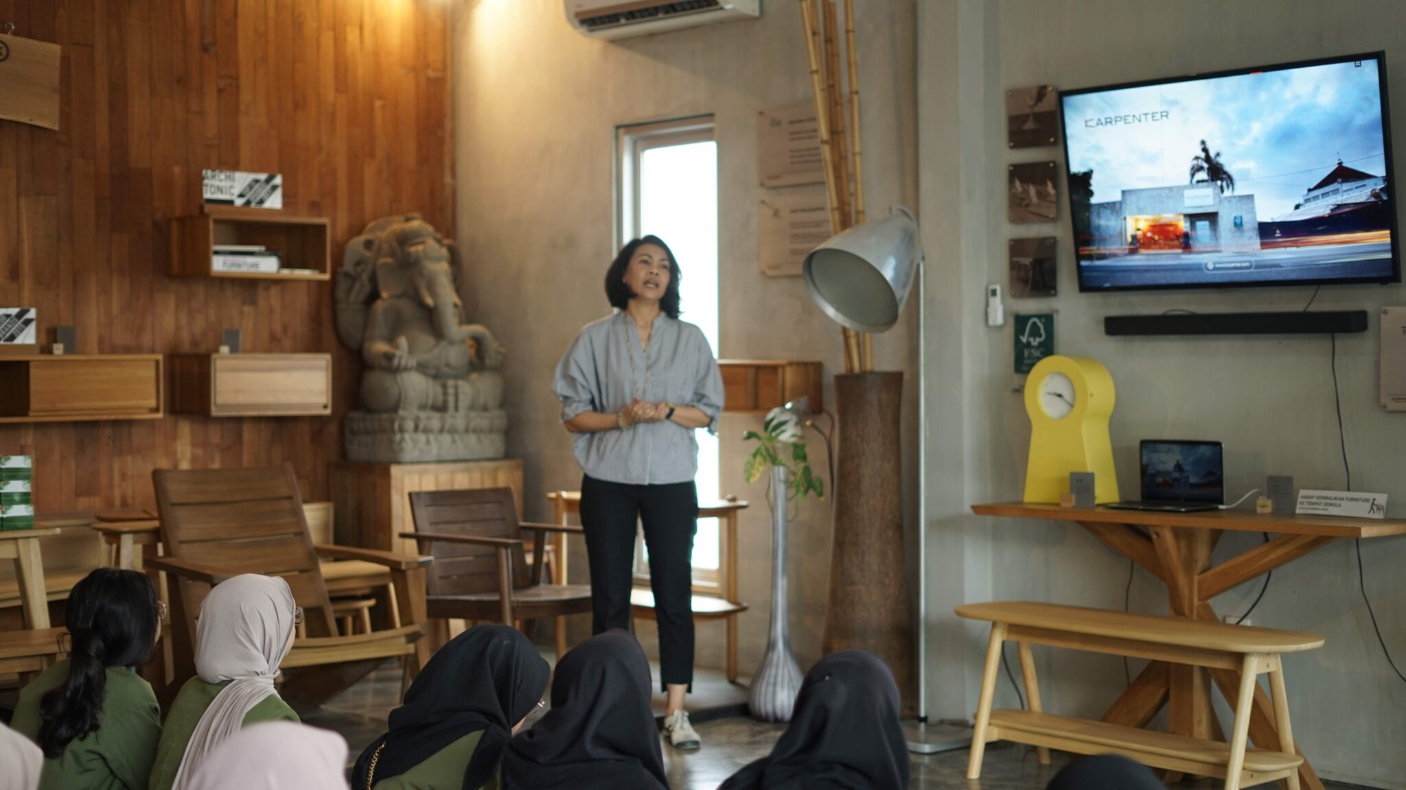 Studi Ekskursi Mahasiswa Desain Interior UPN “Veteran” Jawa Timur ke ...